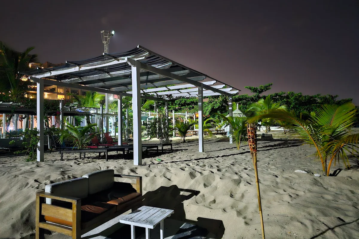 Jango Veleiro - Restaurant Luanda - Tripinafrica