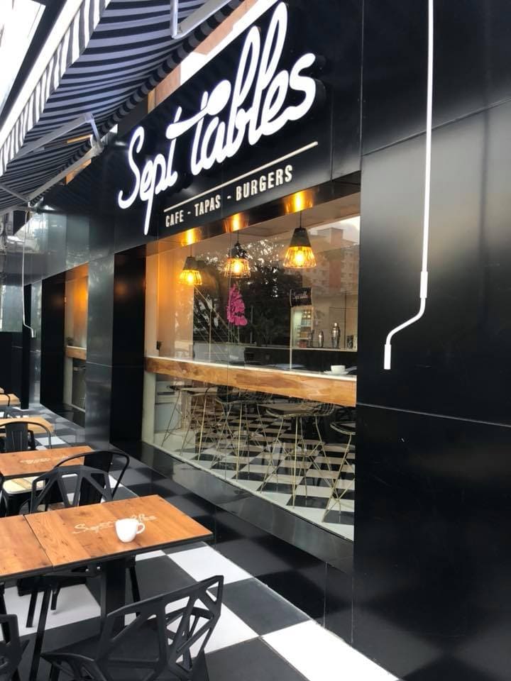 Sept Tables - Restaurant Abidjan - Tripinafrica